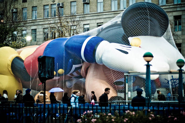Mickey, Spidey, Snoopy: Thanksgiving Balloon Inflation 2009 - Gothamist