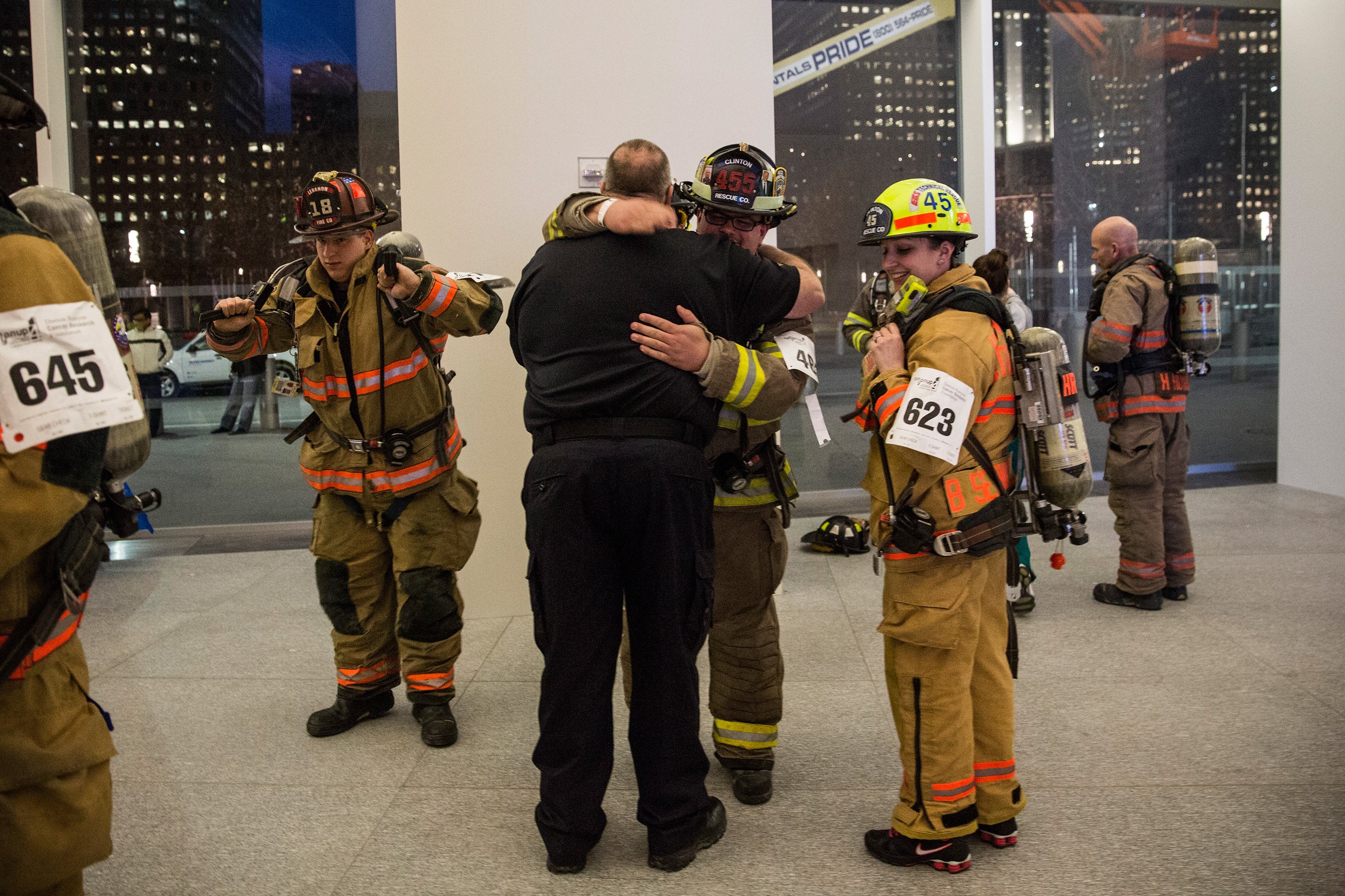 Photos: Hundreds Run Up 4 World Trade Center Stairs For Cancer Research ...
