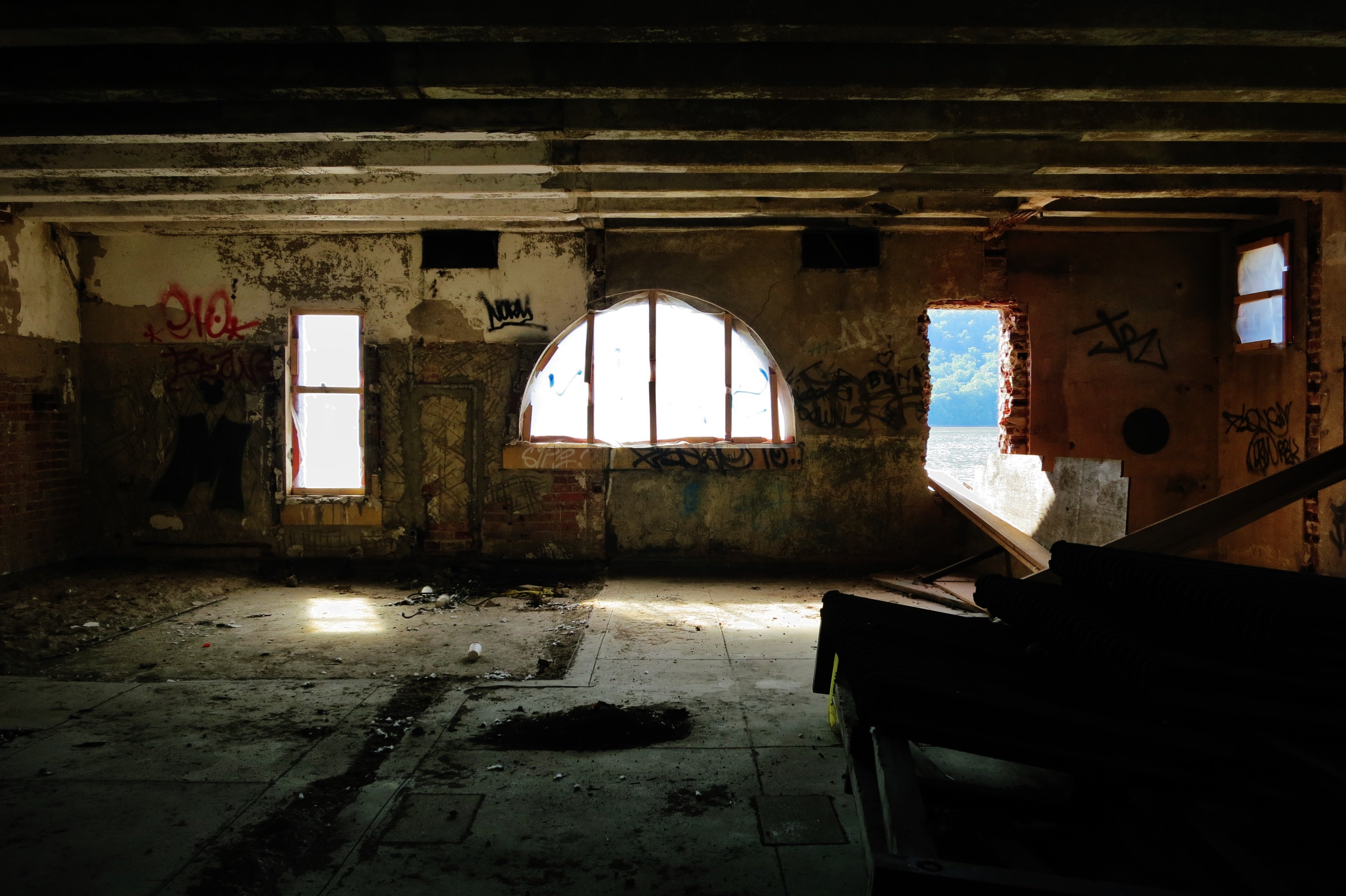 Photos: Step Inside The Beautifully Decaying Glenwood Power Plant ...