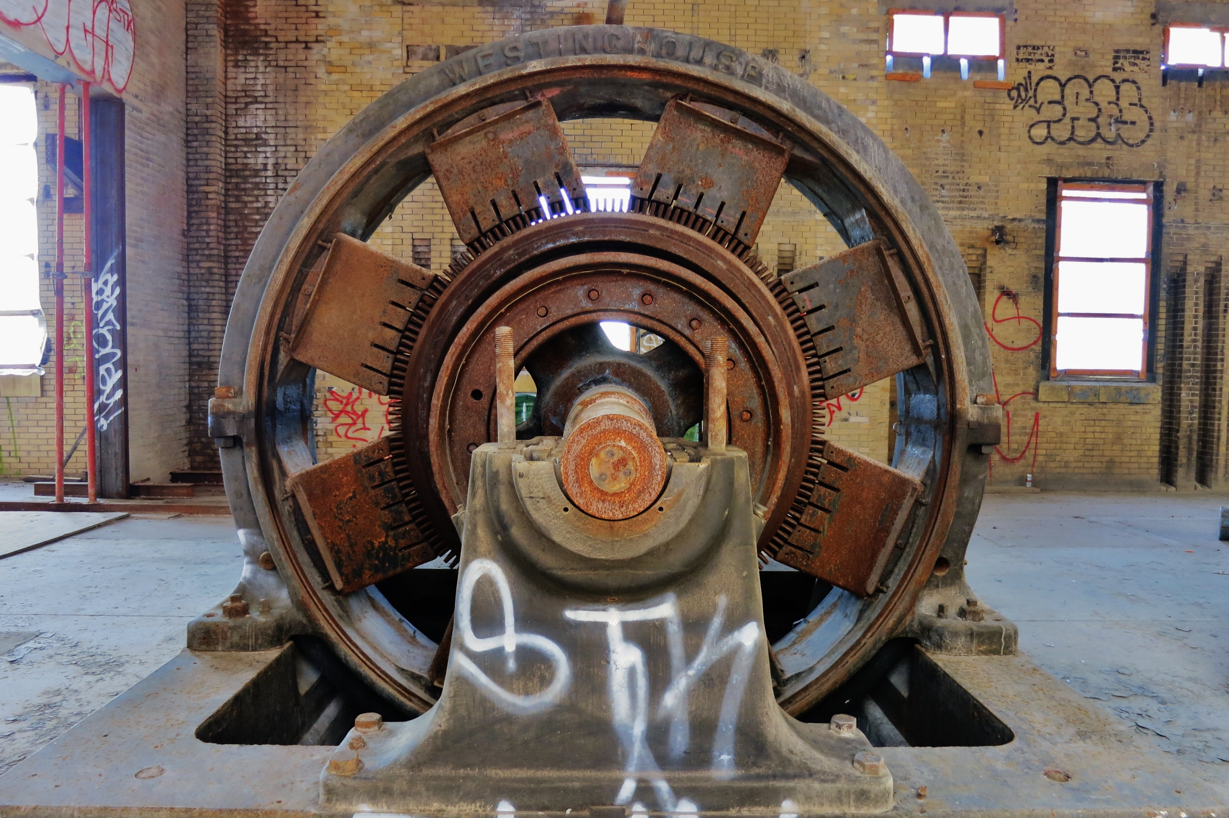 Photos: Step Inside The Beautifully Decaying Glenwood Power Plant ...