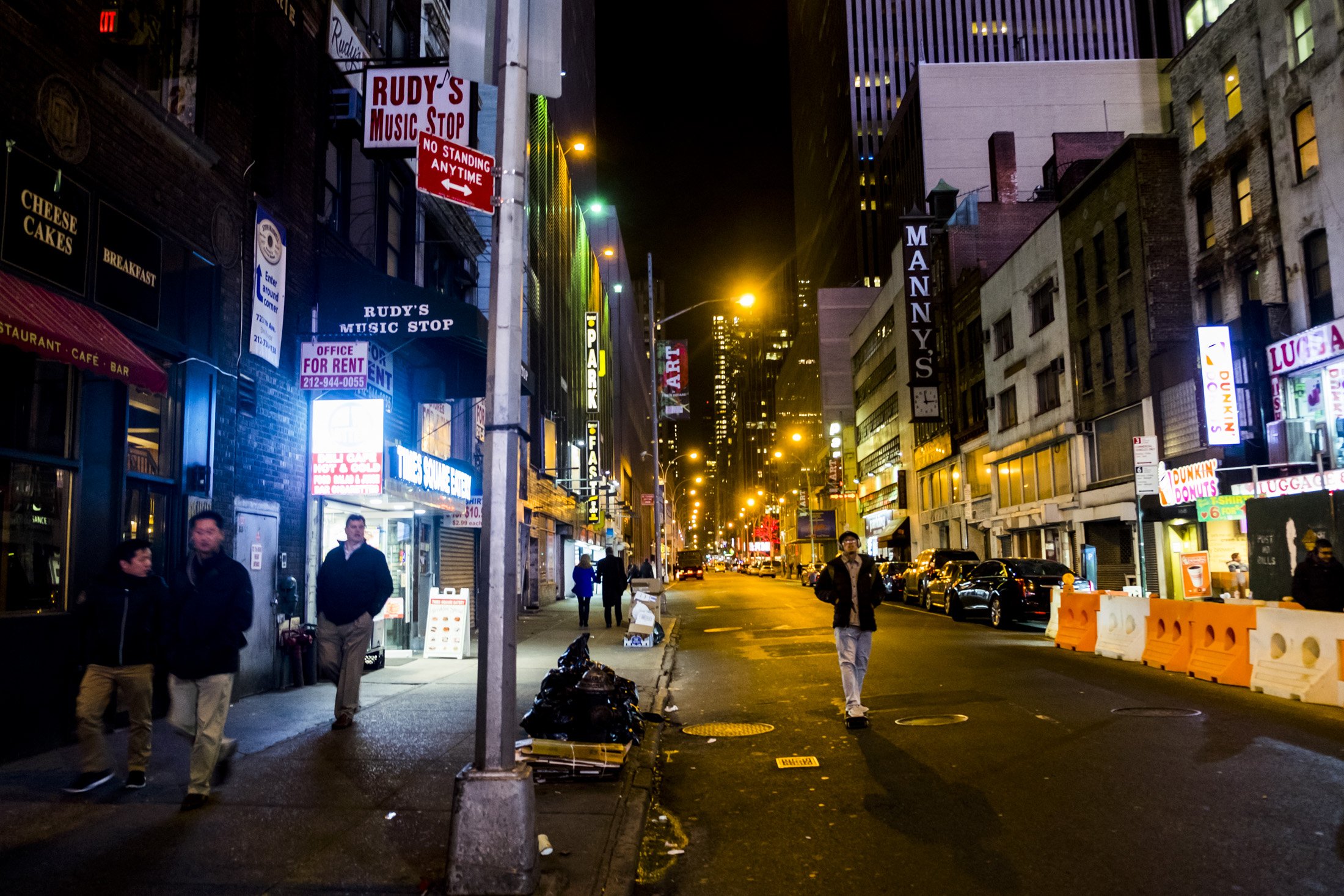 Photos: One Last Sad Glimpse Of Midtown's Now-Defunct Music Row - Gothamist