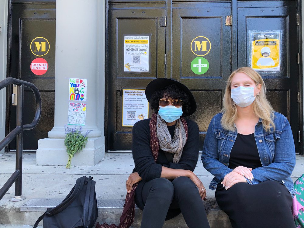 In Ruth Bader Ginsburg's Old Brooklyn Neighborhood, Residents Pay ...